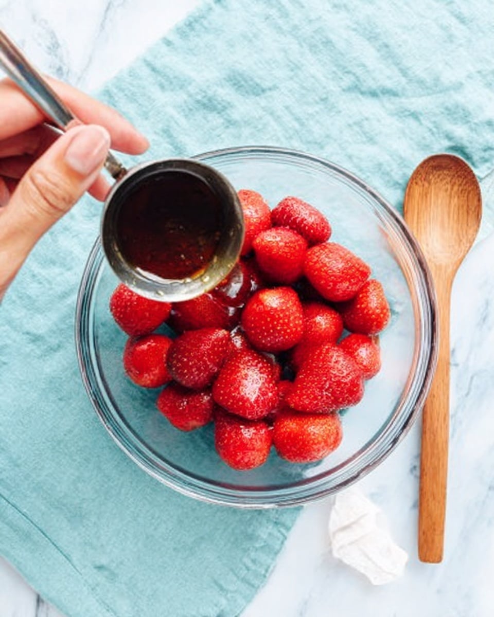 Homemade Strawberry Fruit Roll-Ups: Easy & Naturally Sweet Snack